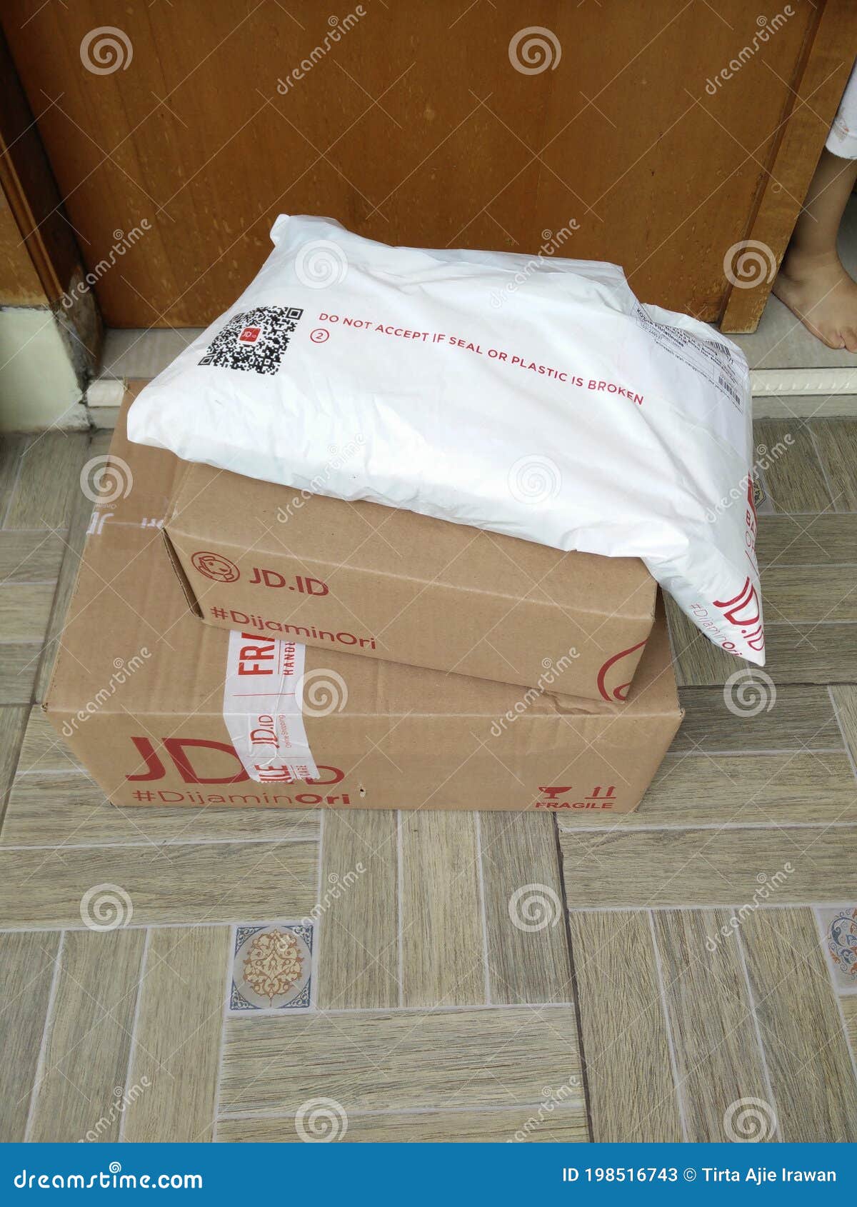 Bekasi, West Java/Indonesia - September 14, 2020: E-commerce Purchase ...