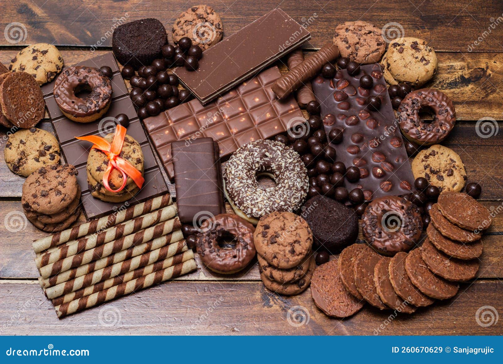 Belas Rosquinhas De Chocolate Palito De Chocolate E Biscoitos De ...