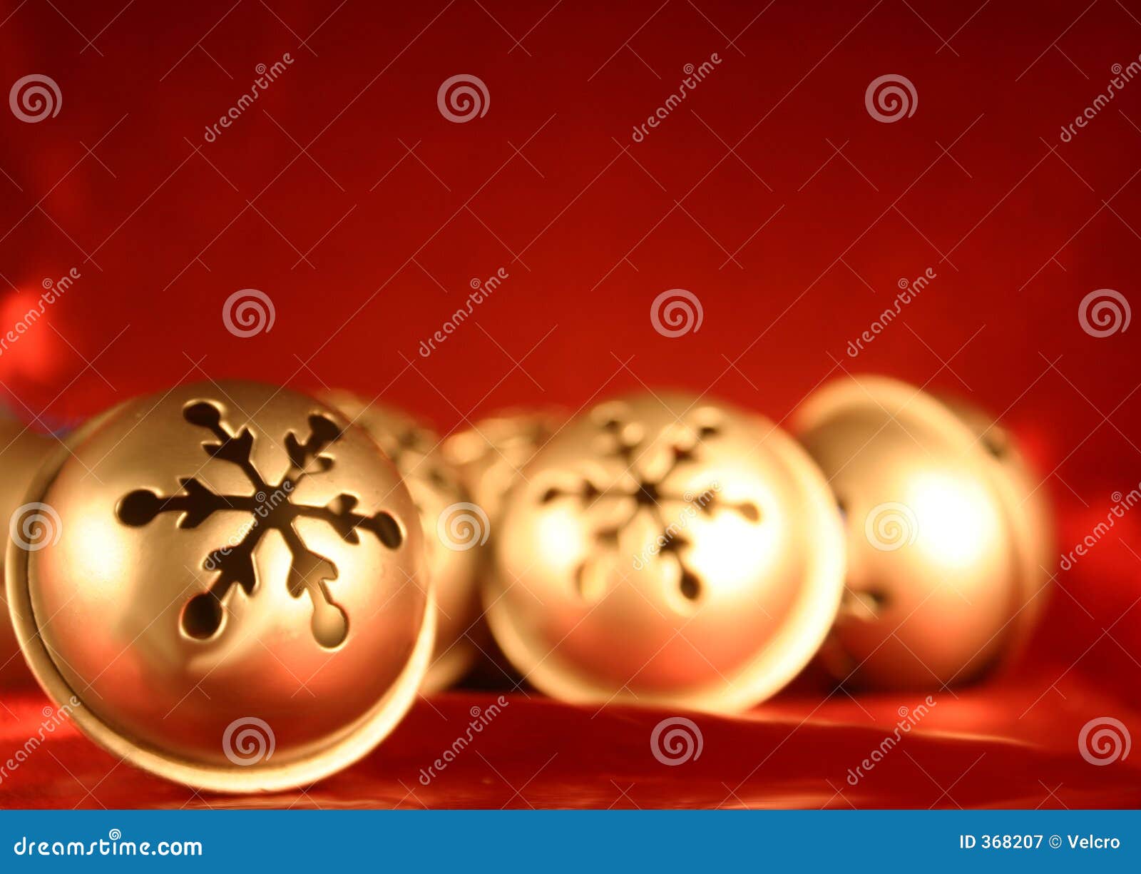 Belces de plata en rojo imagen de archivo. Imagen de sonido - 368207