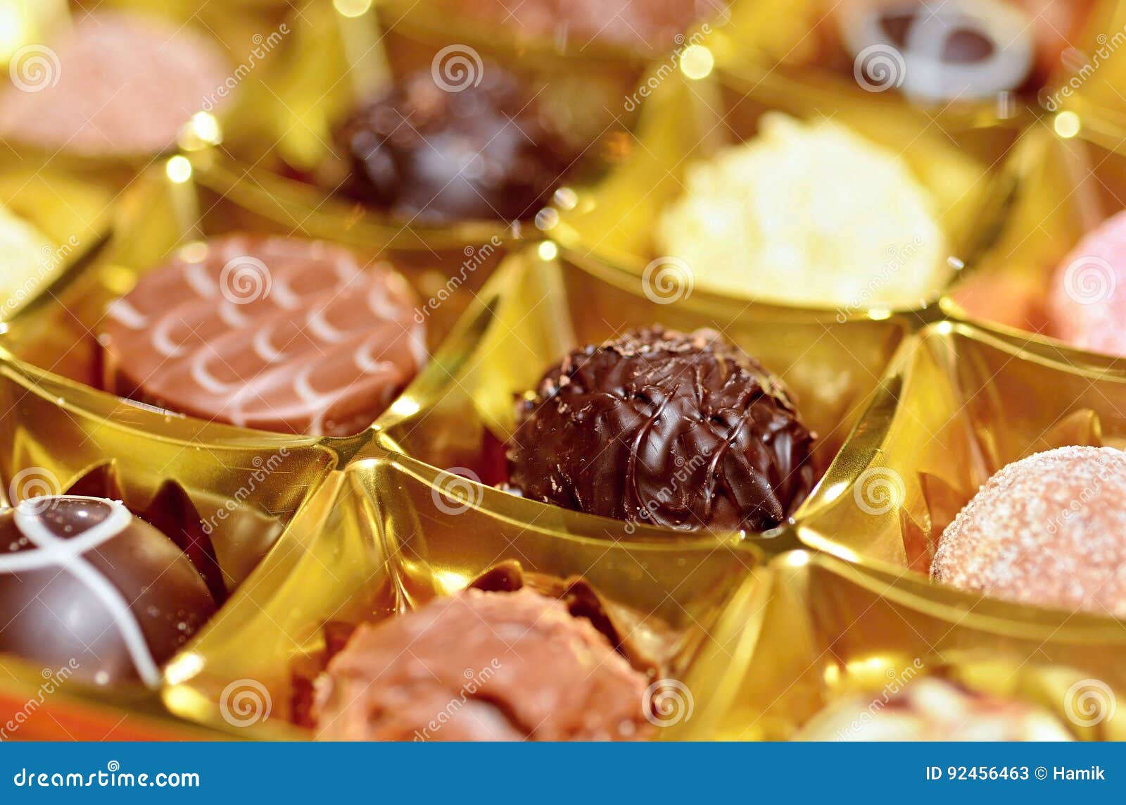 Belgische pralines stock afbeelding. Image of donker - 92456463
