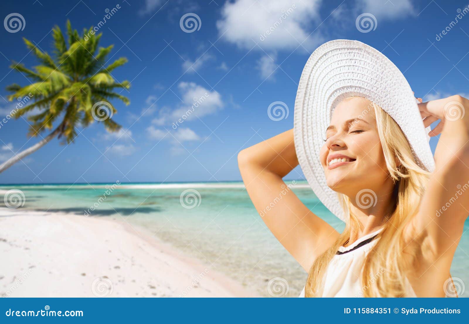 Bella Donna Che Gode Dell'estate Sopra La Spiaggia Immagine Stock ... Bella Donna Che Gode Dell'estate Sopra La Spiaggia Immagine Stock ...