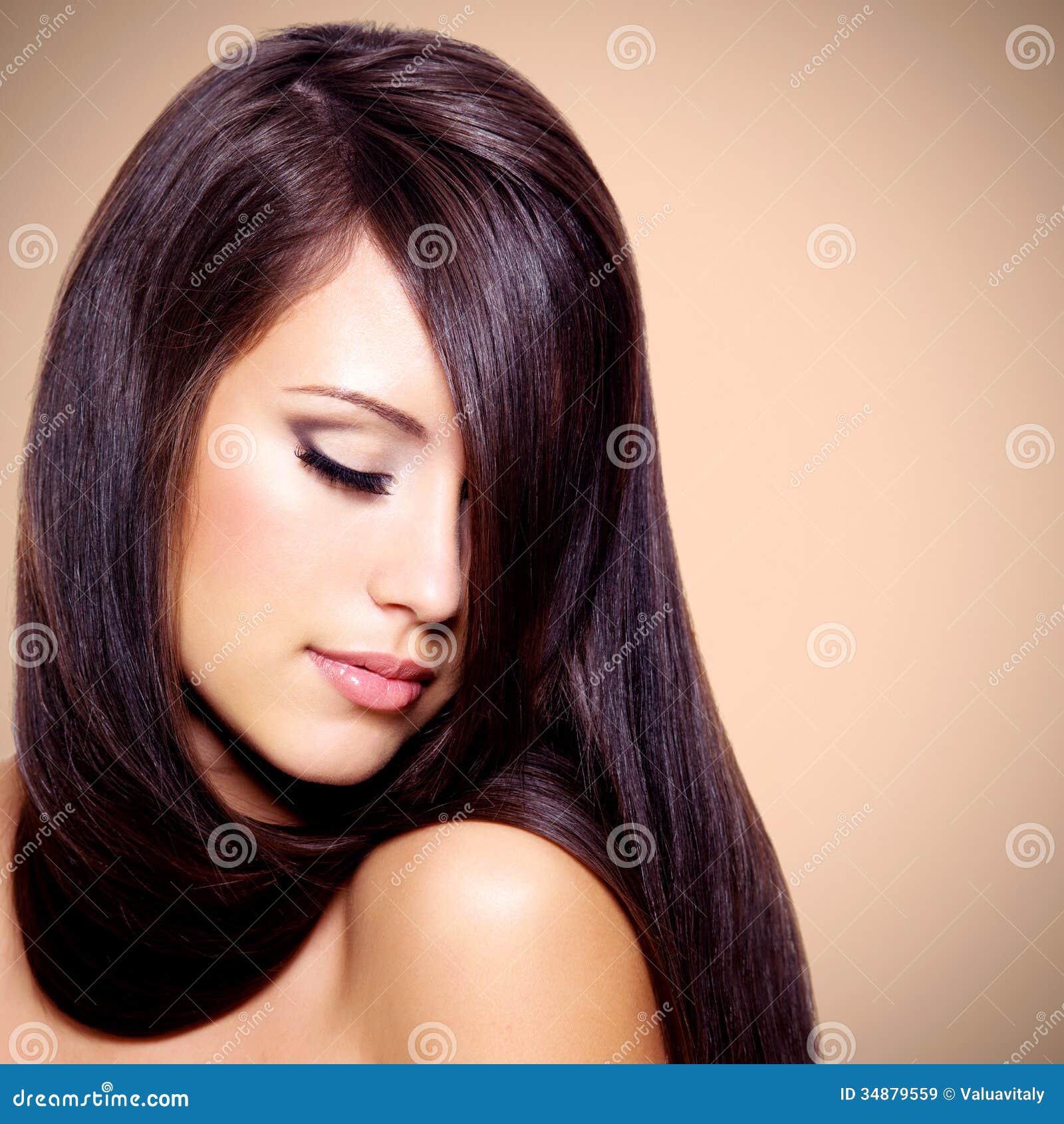 Bella Donna Con Capelli Marroni Lunghi Immagine Stock - Immagine di ...