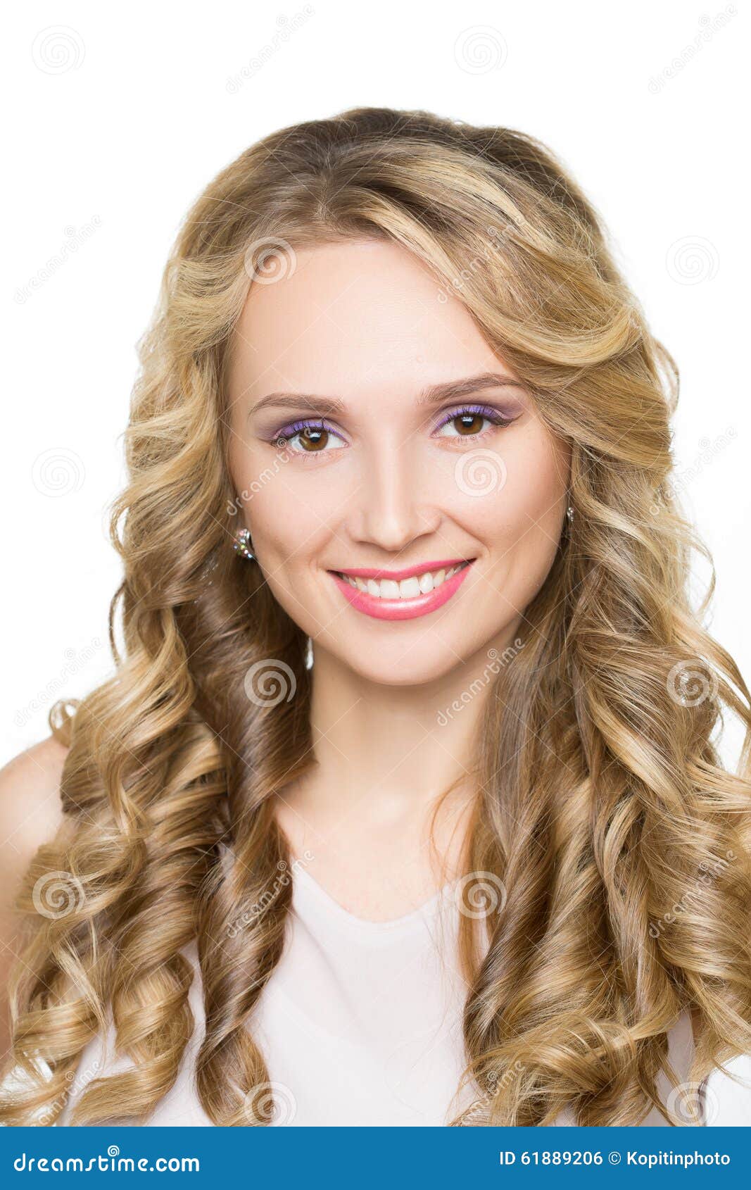 Bella Donna Con Capelli Ricci Biondi Lunghi Fotografia Stock - Immagine ...