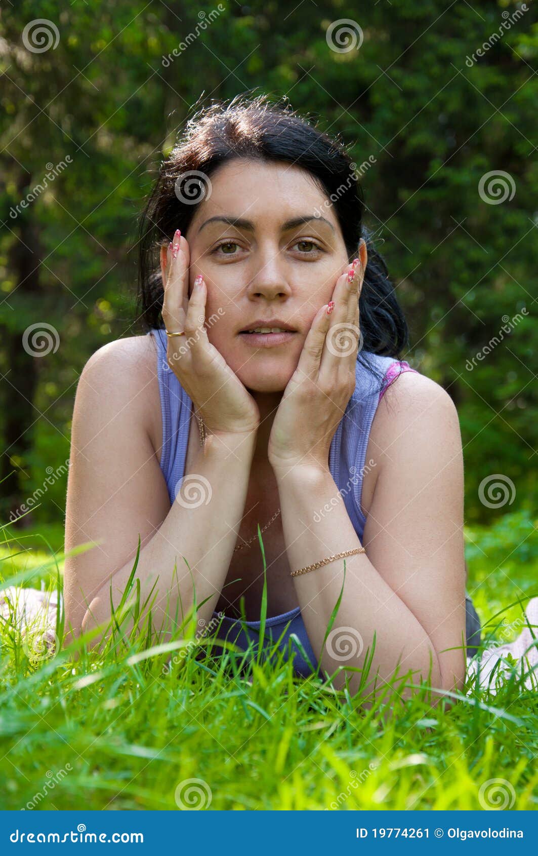 Bella donna di mezza età immagine stock. Immagine di rilassamento ...