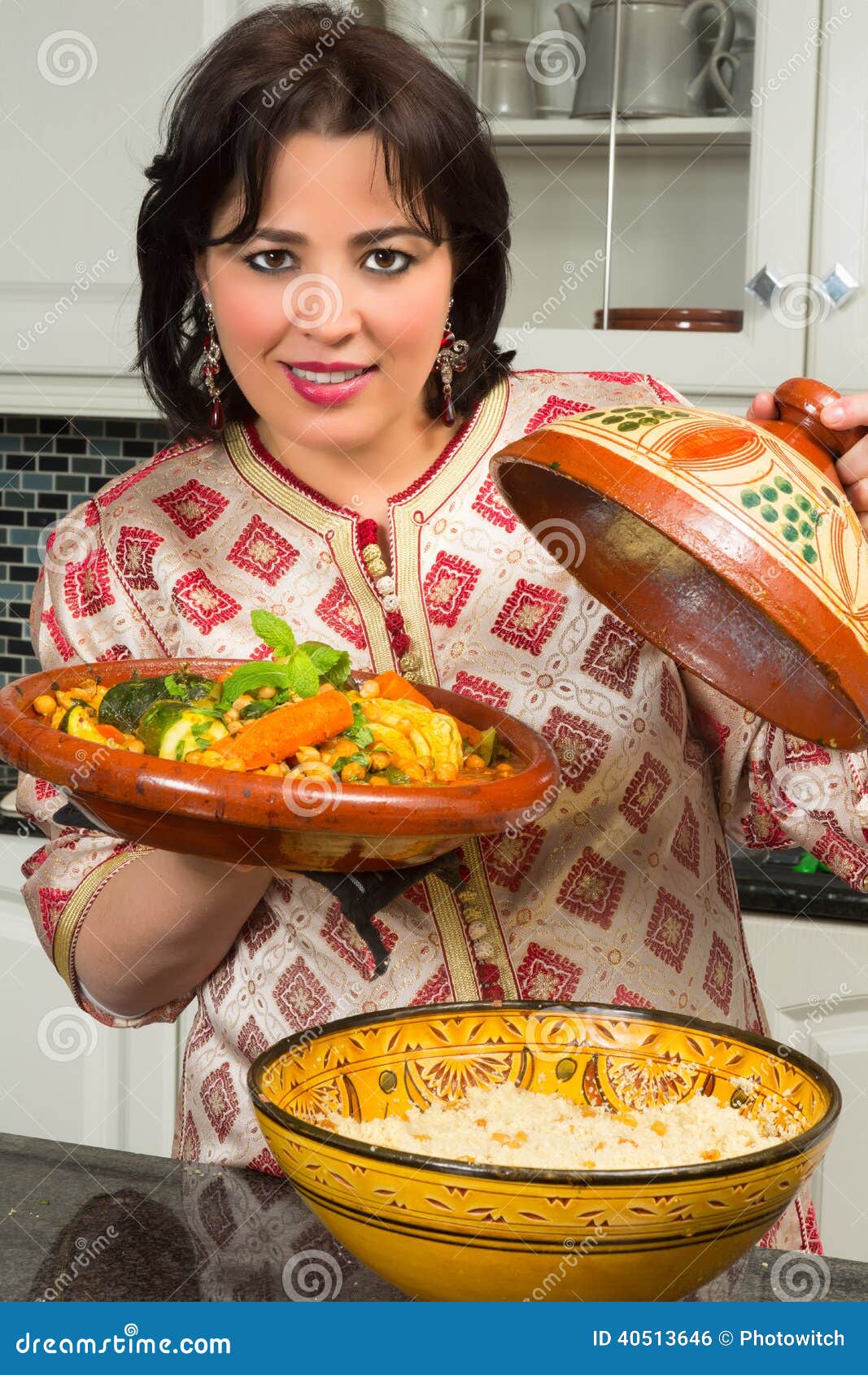 Bella donna marocchina fotografia stock. Immagine di donna - 40513646