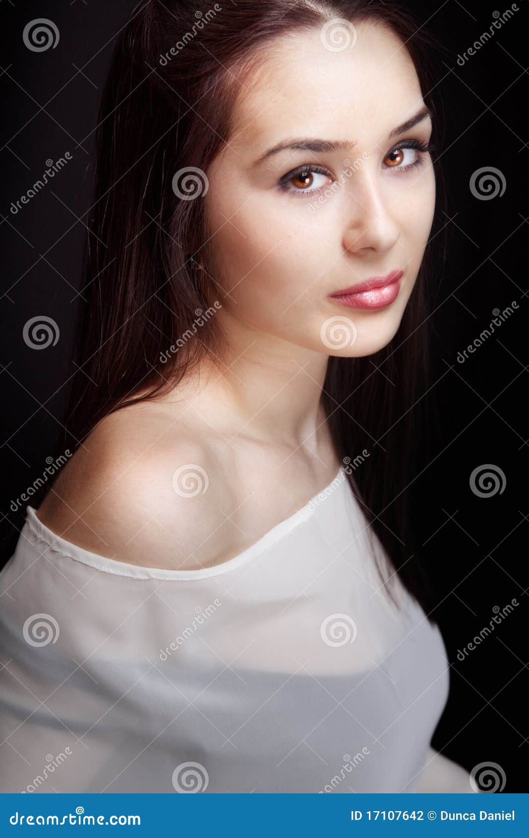 Bella Donna Sensuale Con Gli Occhi Belli Fotografia Stock - Immagine di ...