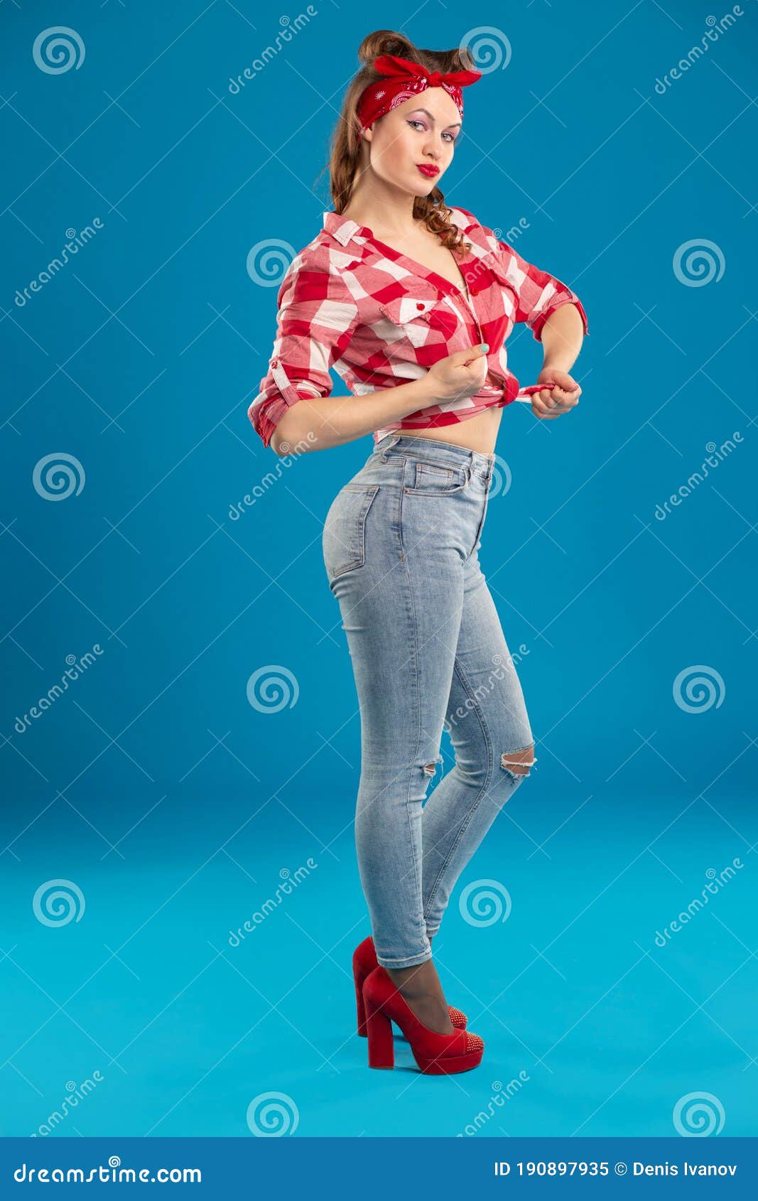 Bella Donna Sexy Con Lo Stile Di Una Ragazza Inchiodata Su Una Camicia