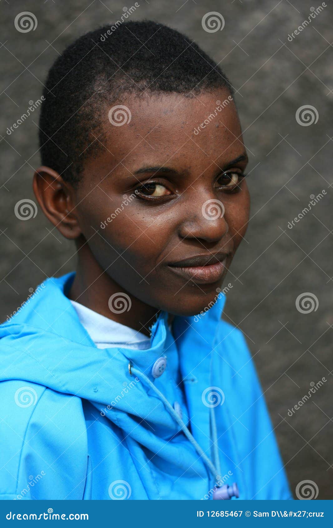 Bella Giovane Donna Africana Immagine Stock - Immagine di abbastanza ...