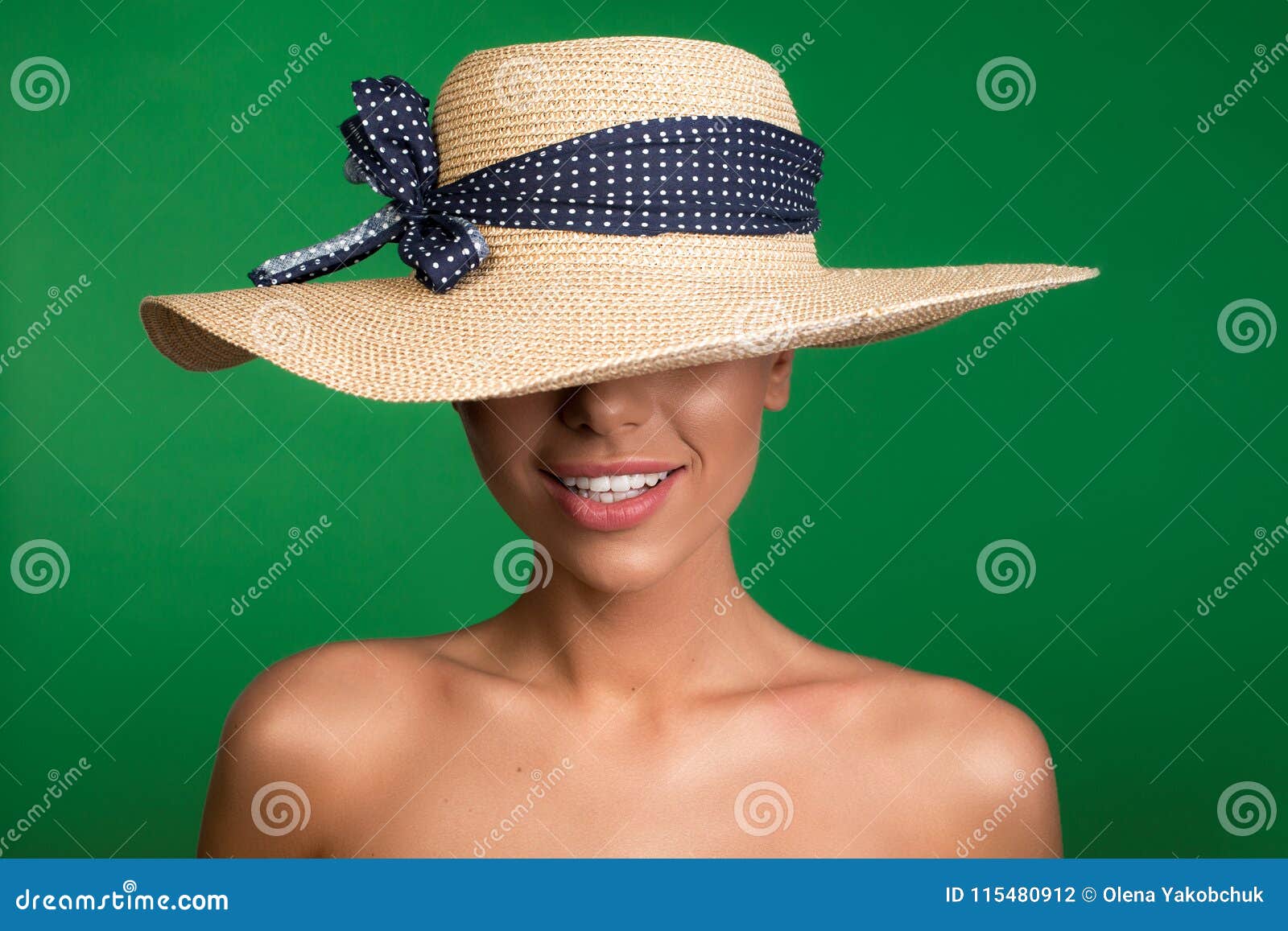 Bella Giovane Donna Che Gode Dell'estate Fotografia Stock - Immagine di ... Bella Giovane Donna Che Gode Dell'estate Fotografia Stock - Immagine di ...