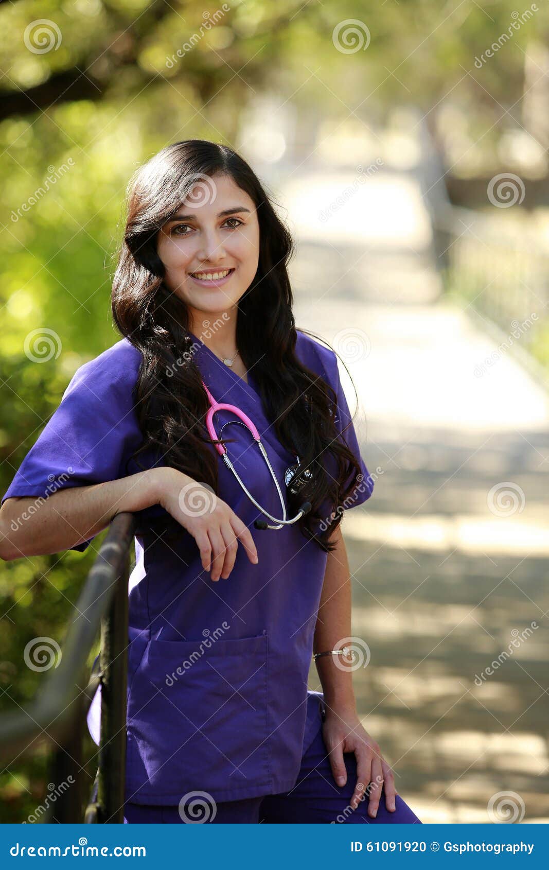 Bella infermiera fotografia stock. Immagine di messicano - 61091920