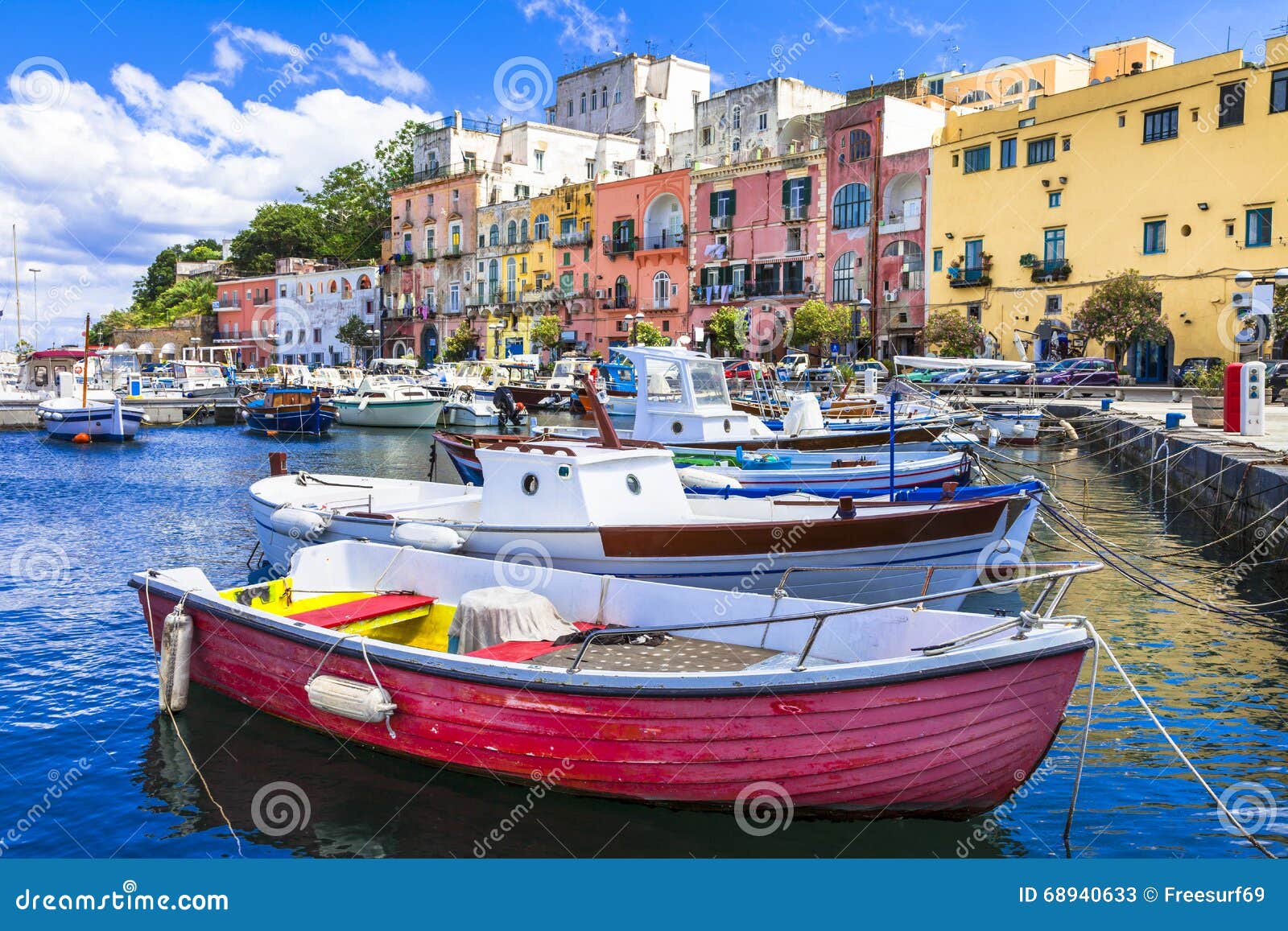 Bella Isola Viva Di Procida, Italia Immagine Stock - Immagine di ...