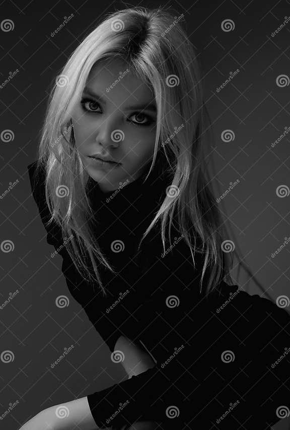 Bella Joven Sensual Con Piel Limpia Y Maquillaje Natural Modelo Hermoso Cara De Chica Sexy