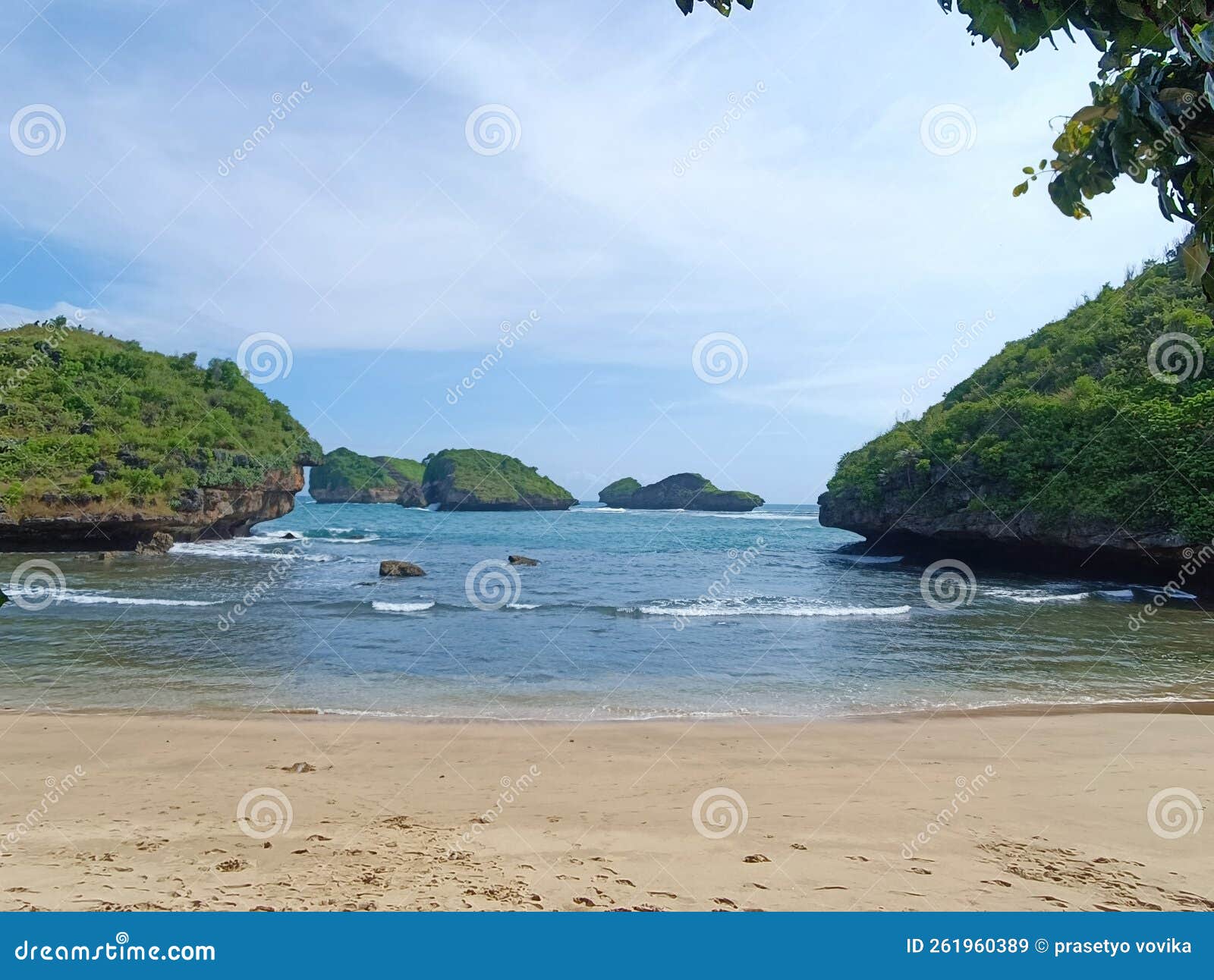 Bella Playa Indonesia De Pacitan En Java Imagen de archivo - Imagen de ...