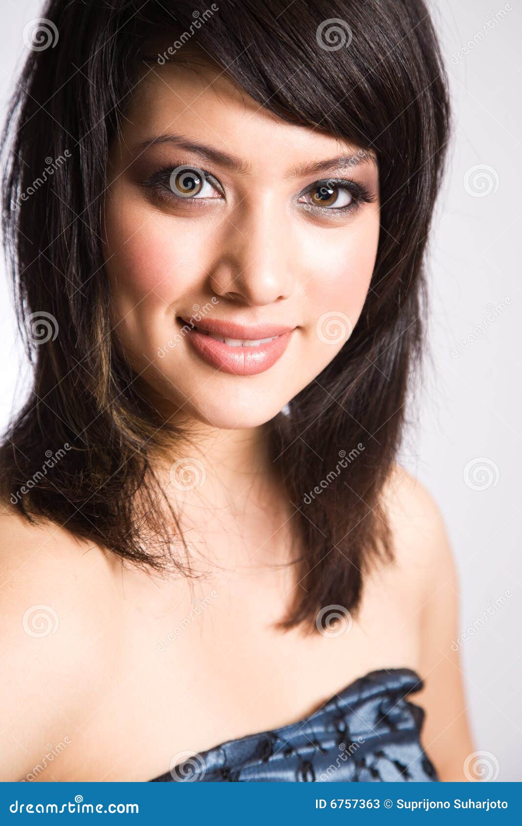 Bella ragazza asiatica immagine stock. Immagine di espressione - 6757363