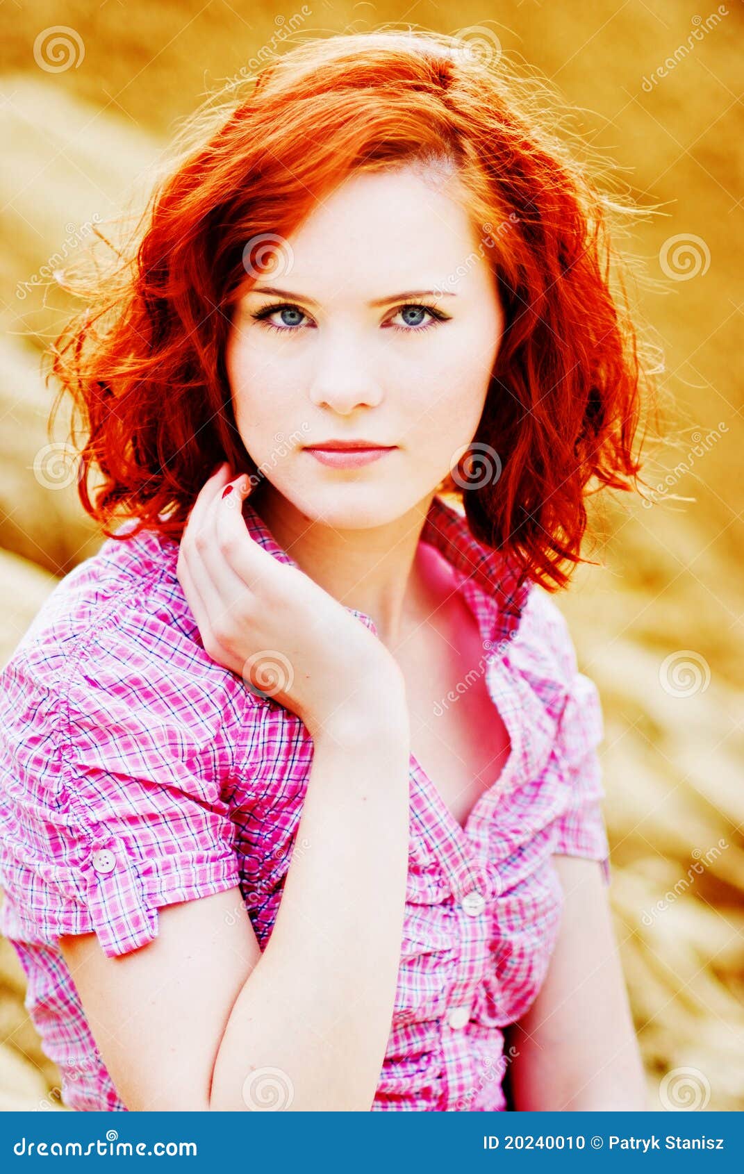 Bella Ragazza Con Capelli Rossi Fotografia Stock - Immagine di bellezza ...