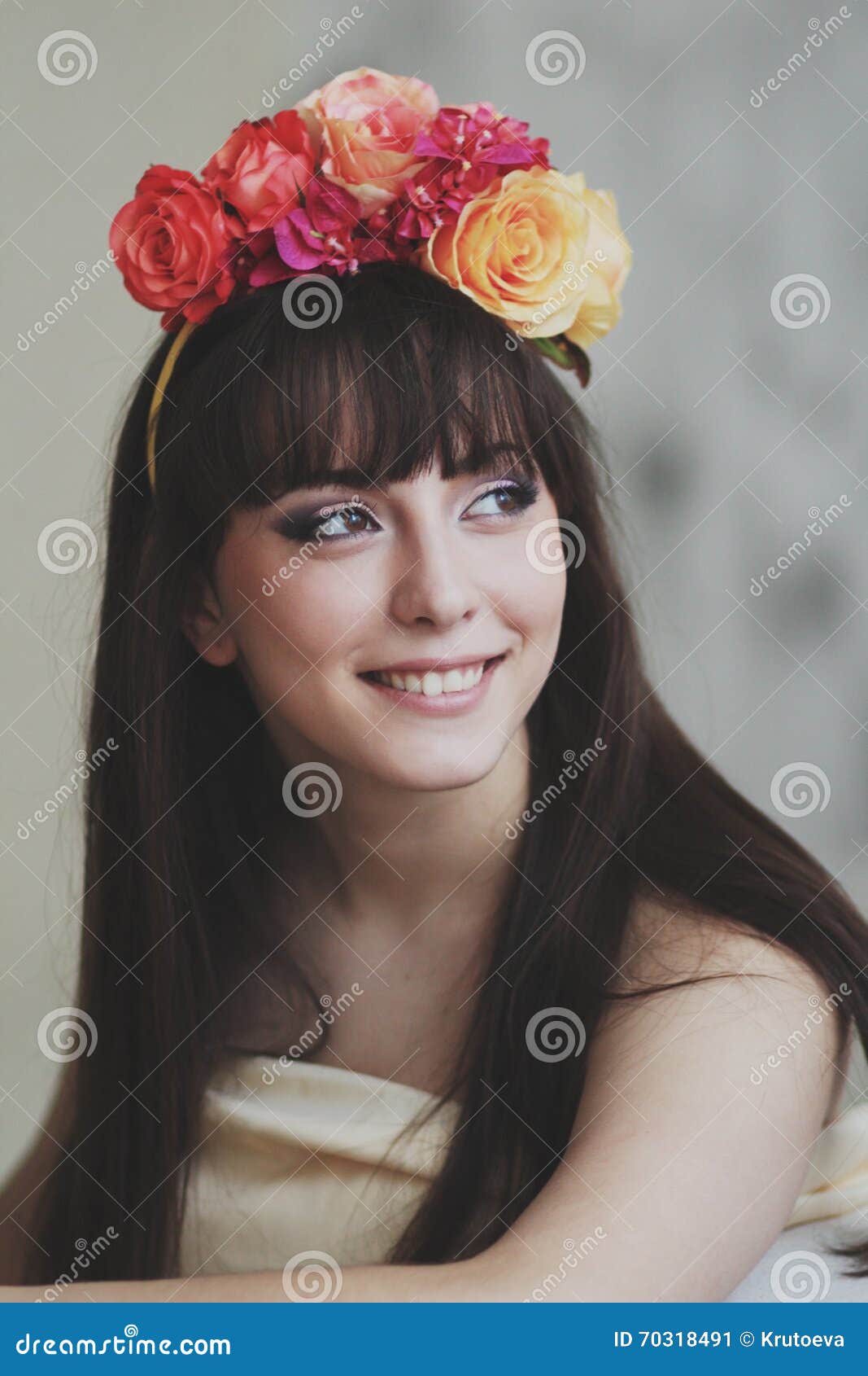 Bella ragazza di fiore immagine stock. Immagine di sano - 70318491