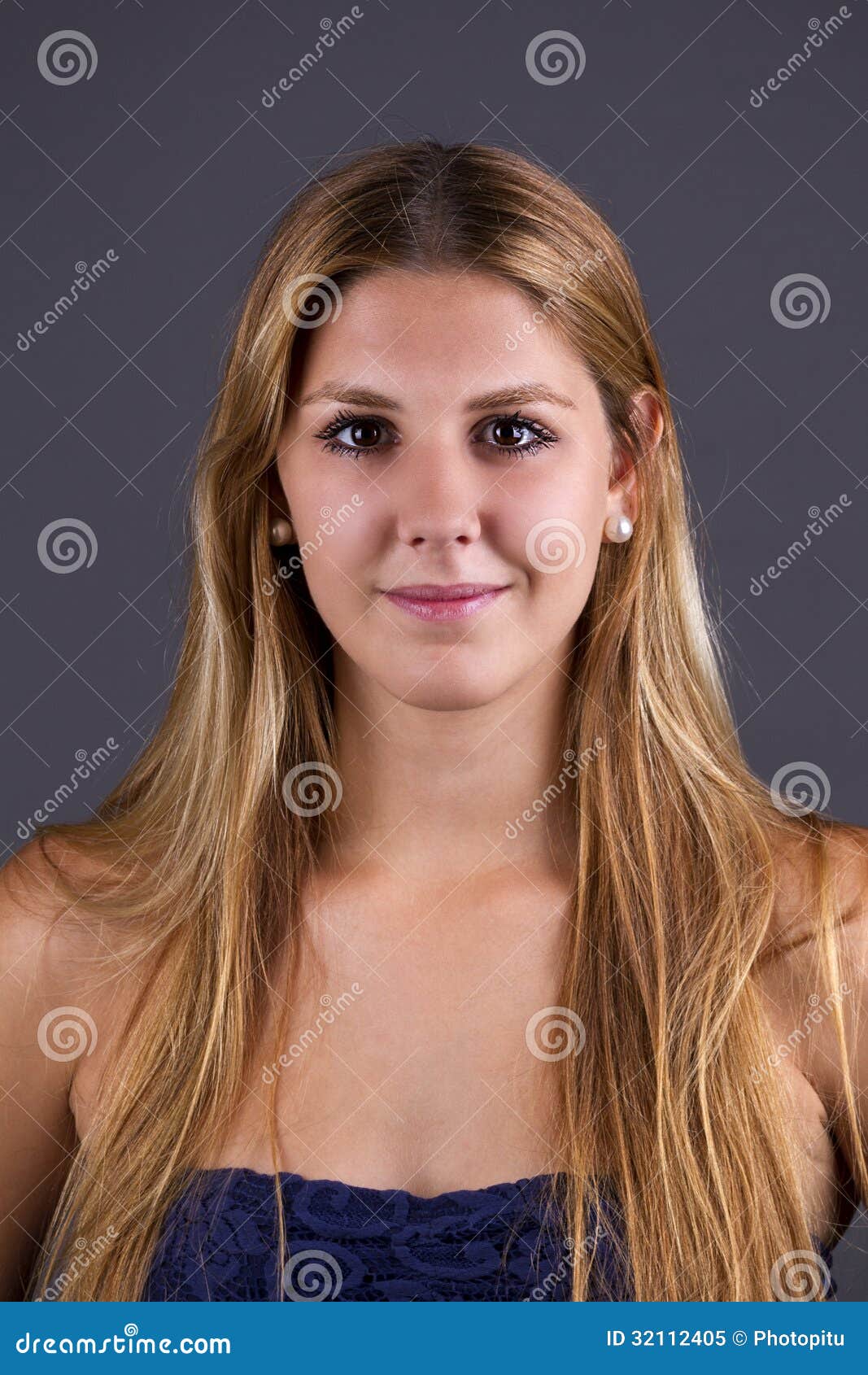 Bella ragazza felice immagine stock. Immagine di occhi - 32112405