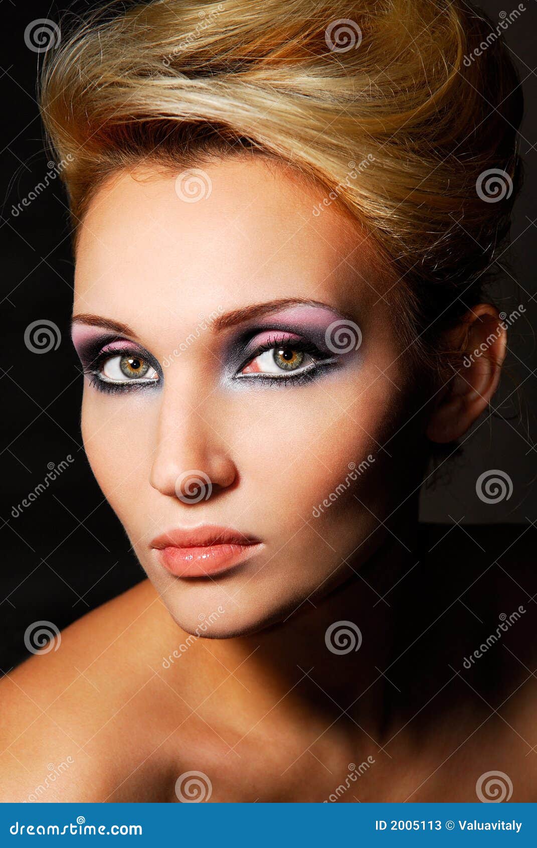Bella signora immagine stock. Immagine di orli, applicazione - 2005113