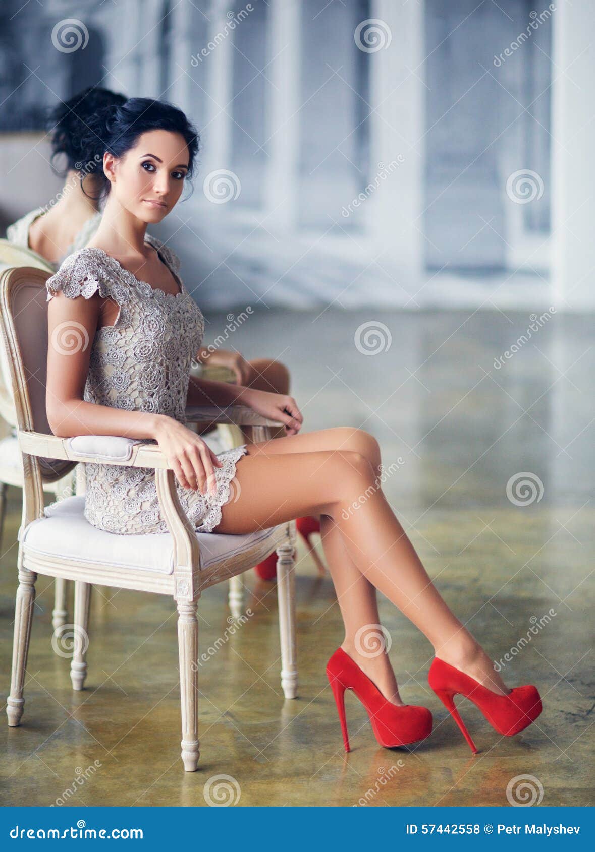 Bella signora fotografia stock. Immagine di talloni, lusso - 57442558