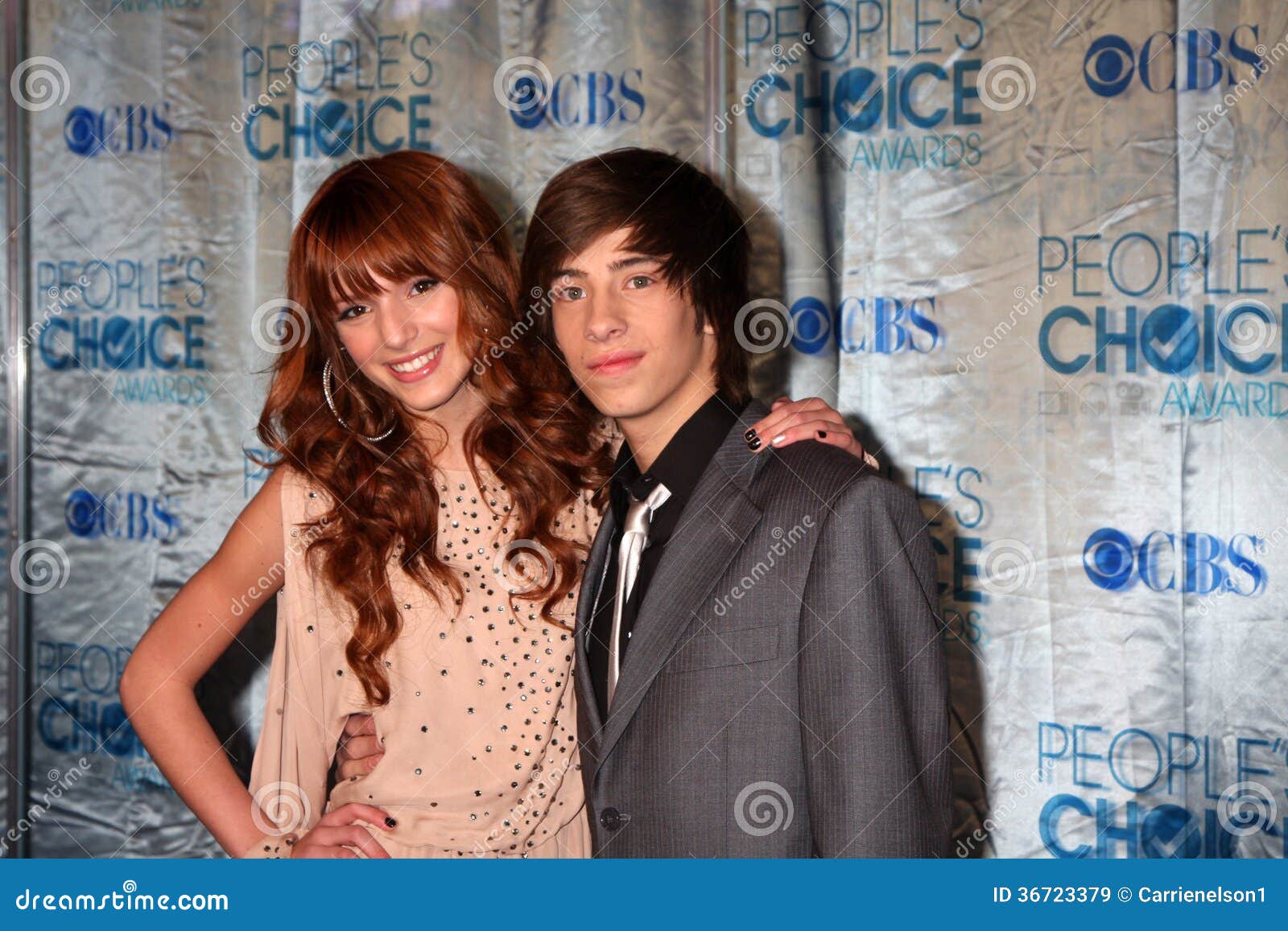 Bella Thorne, Jimmy Bennett Imagen de archivo editorial - Imagen de ...