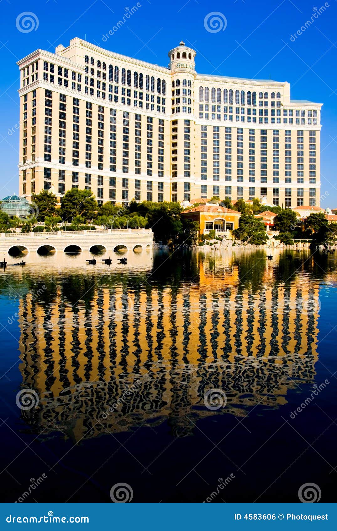 Bellagio Hotel in Las Vegas Editorial Photo - Image of building ...