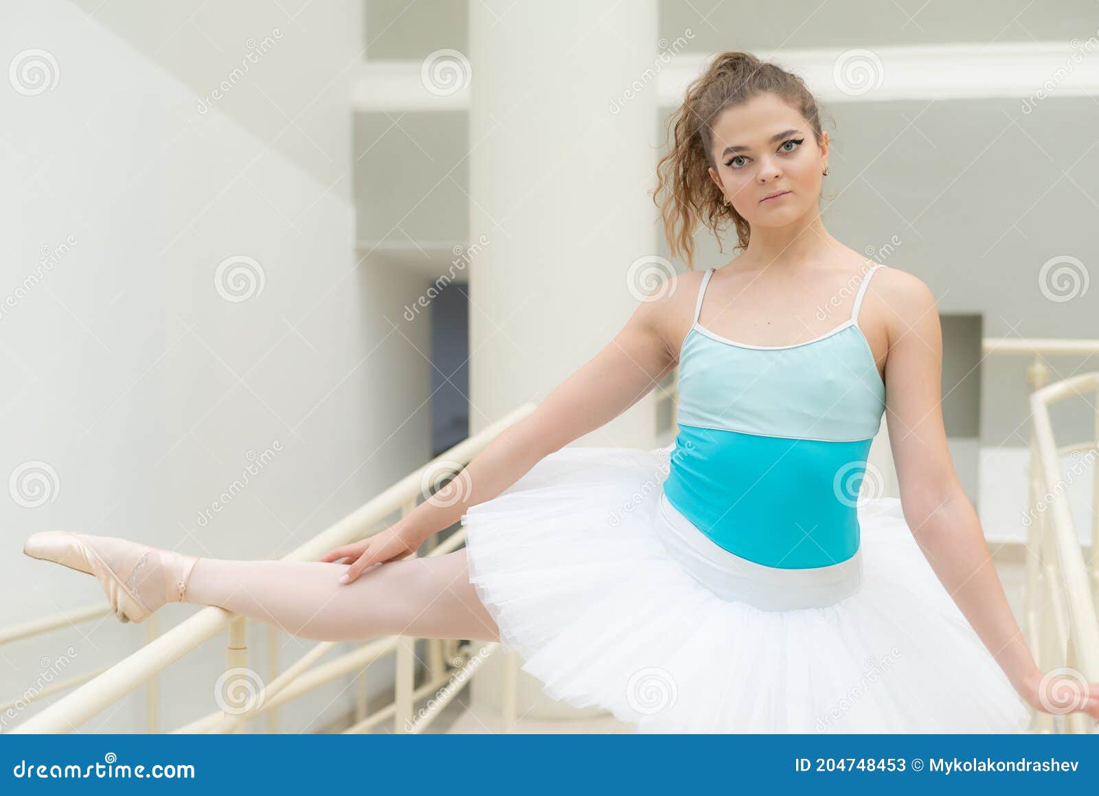 Belle Ballerine Mince Jeune Fille Flexible Ballet Image Stock Image