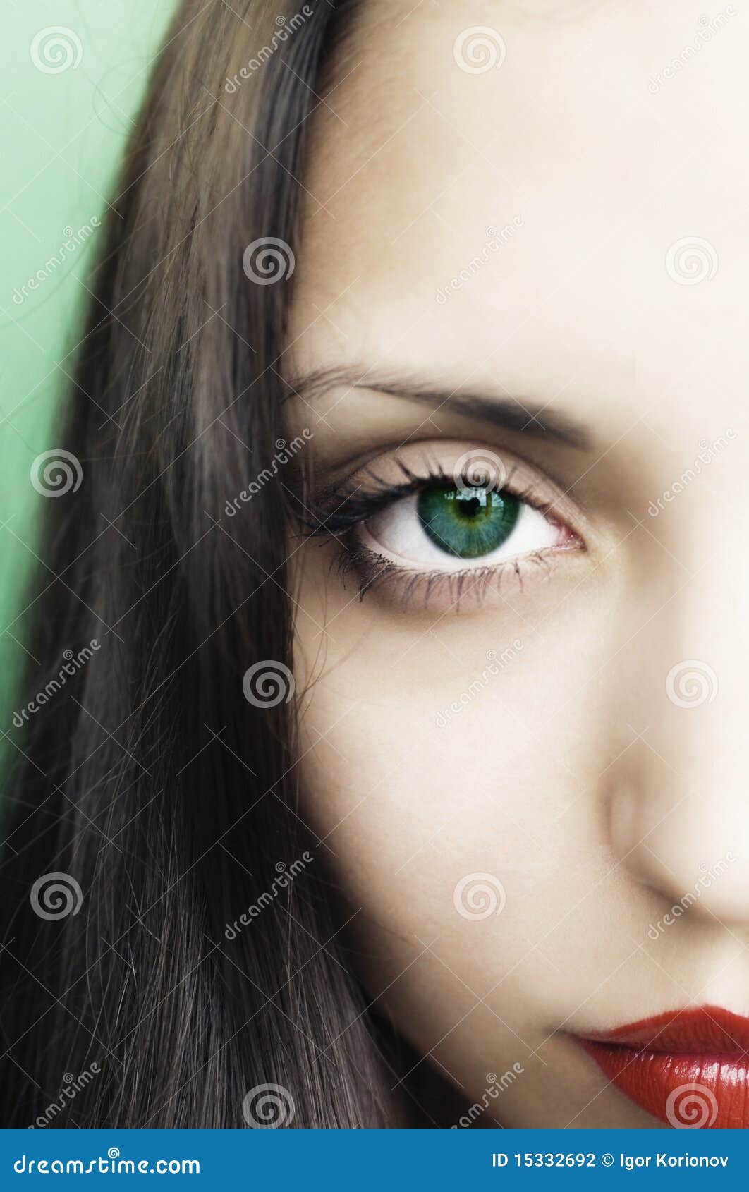 Belle Borgne Femme De Brunette Photo stock - Image du fond, adulte ...