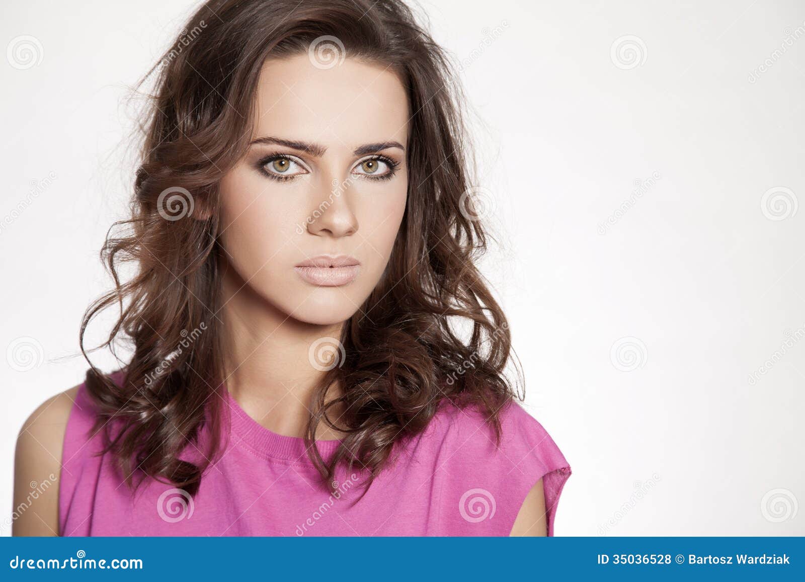 Belle brune de portrait photo stock. Image du charme - 35036528