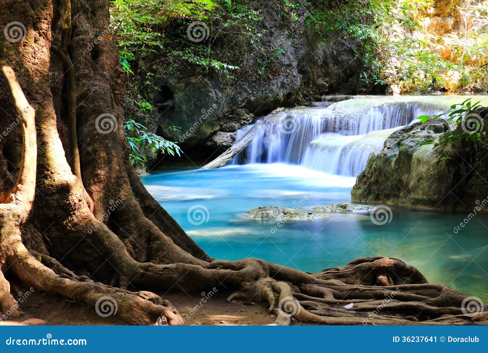 Belle Cascade Au Parc National D'Erawan Image stock - Image du paradis ...