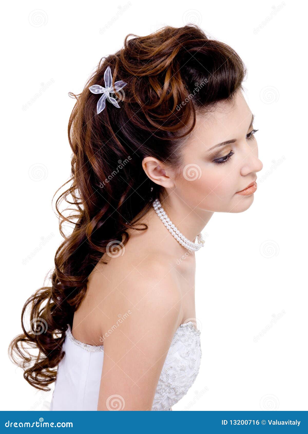 Belle coiffure de mariage photo stock. Image du longtemps - 13200716