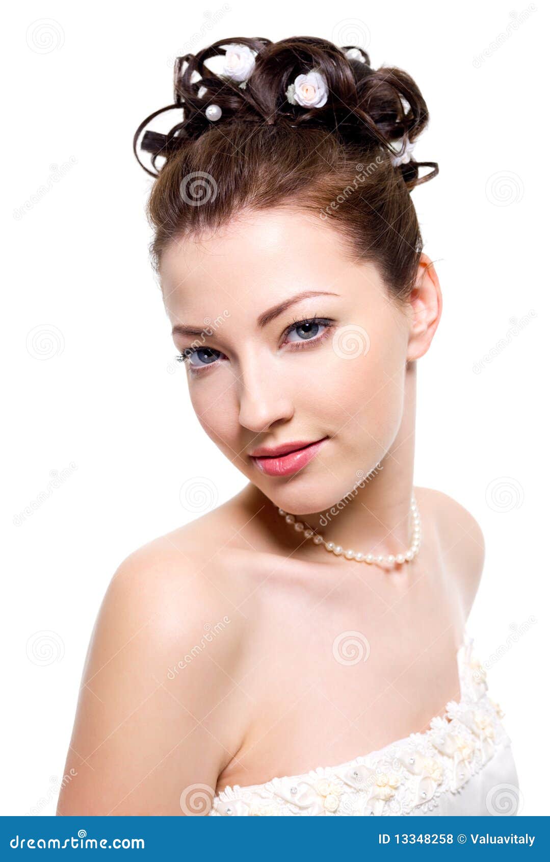 Belle coiffure de mariage photo stock. Image du élégance - 13348258