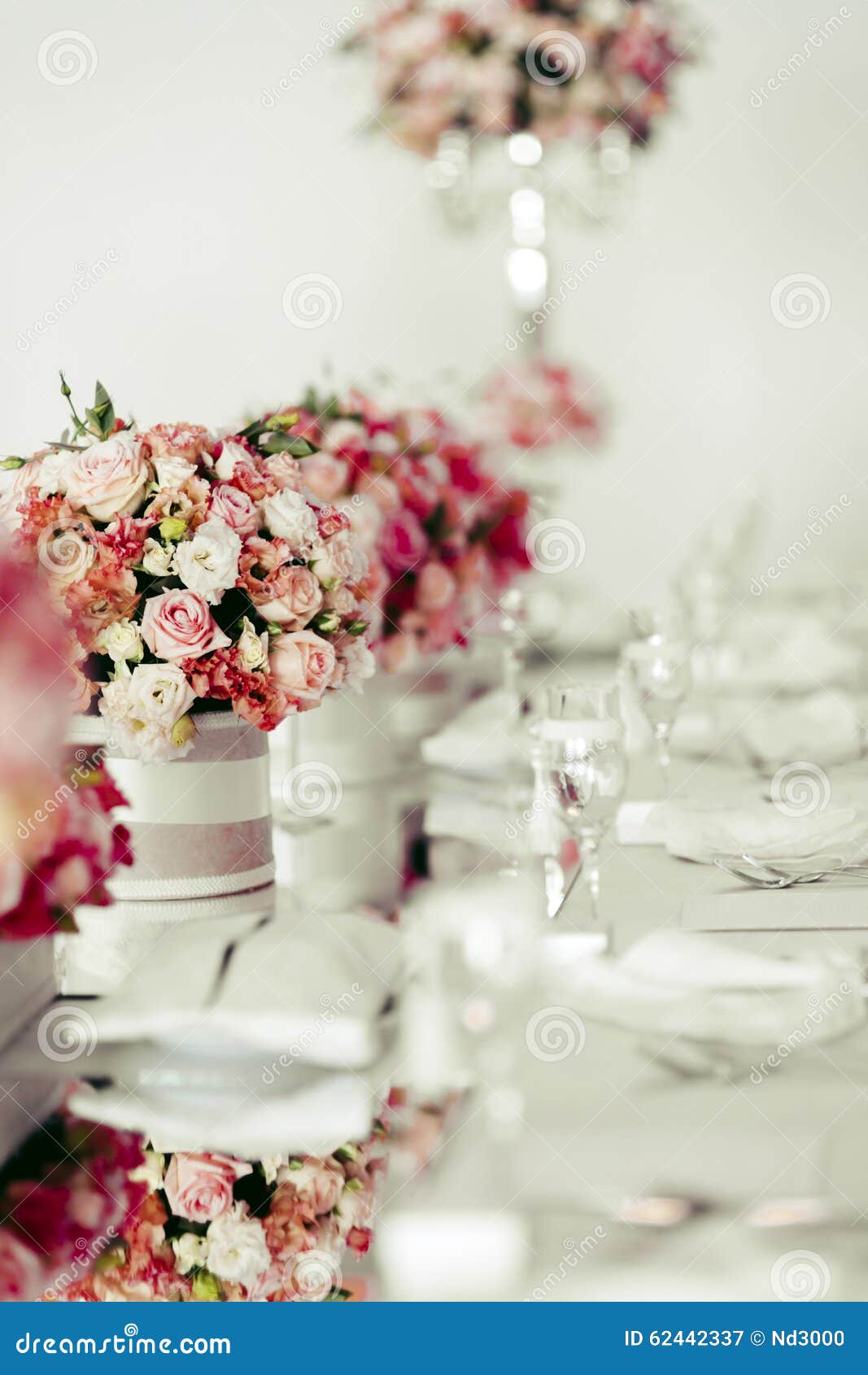 Belle Disposition De Table De Mariage Image stock - Image du beau ...