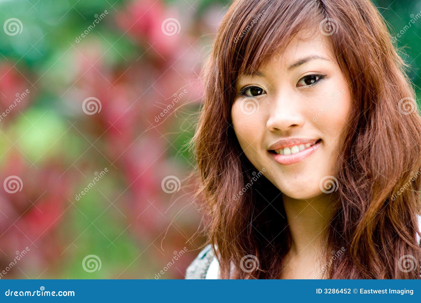 Belle Donne Asiatiche All'esterno Fotografia Stock - Immagine di ...