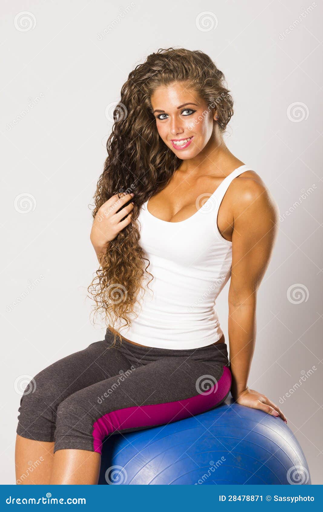 Belle Femme De Forme Physique Faisant Lexercice Image Stock Image Du