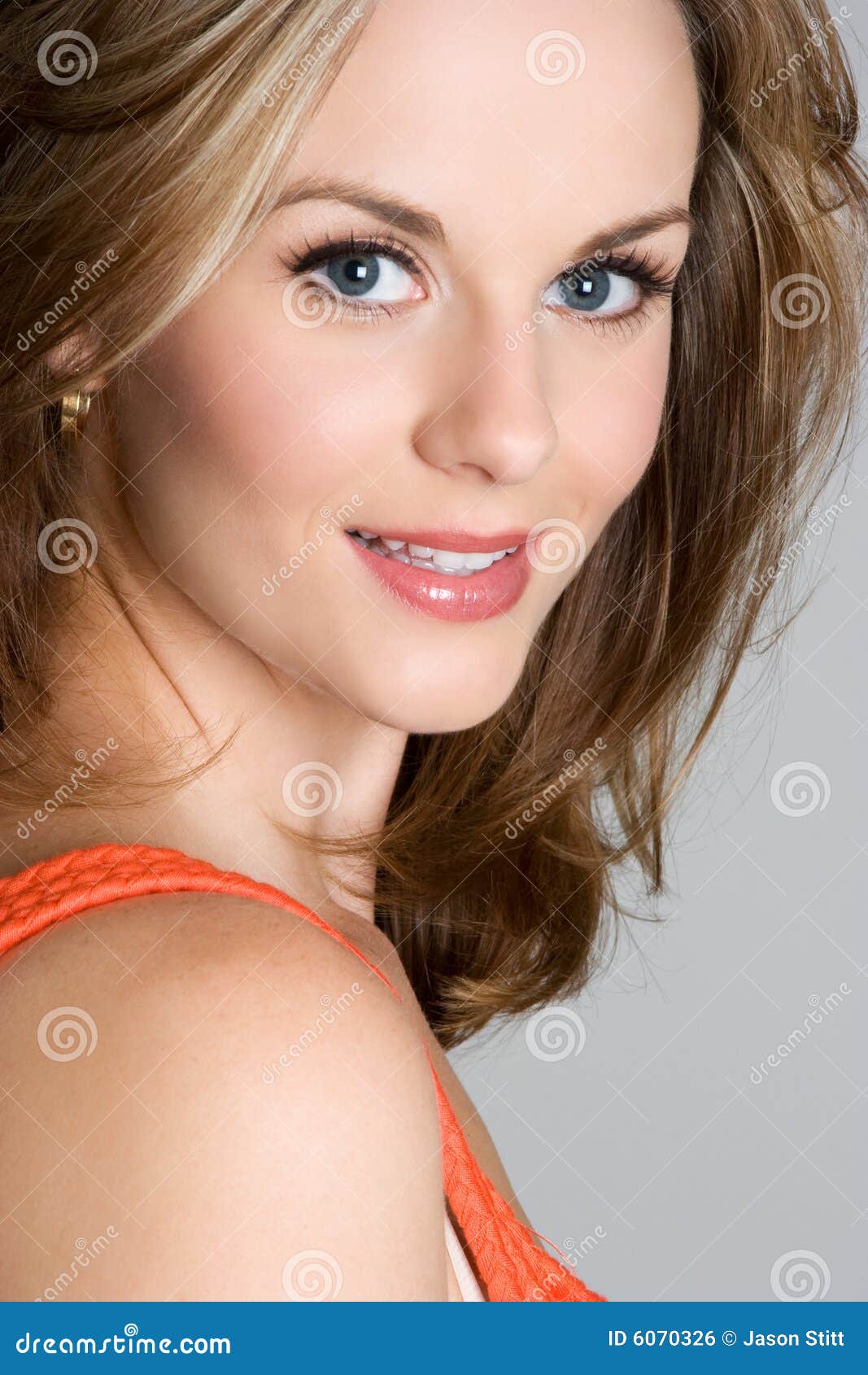 Belle femme de sourire photo stock. Image du jeune, fille - 6070326