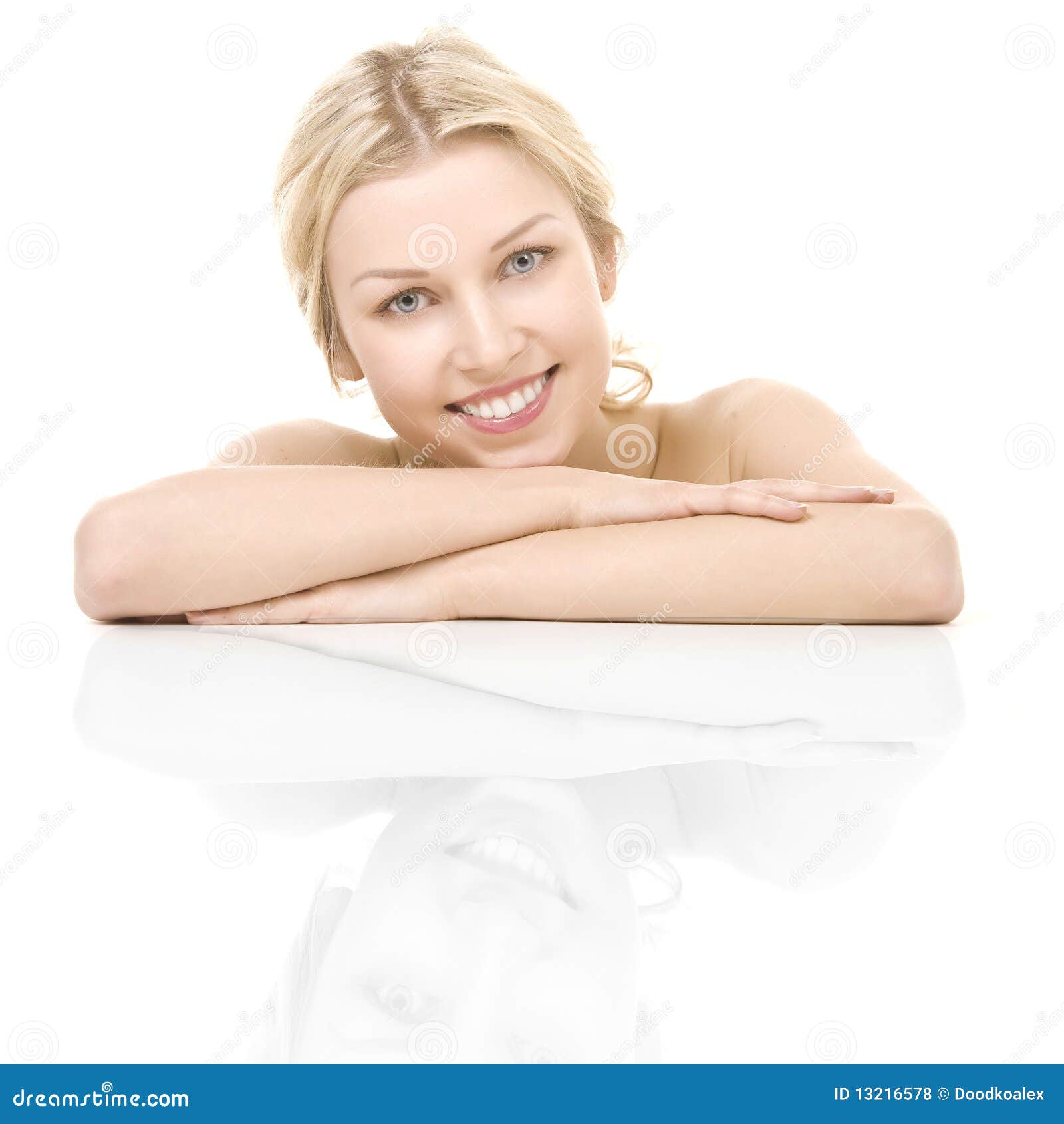 Belle Fille Avec Le Joli Sourire Photo Stock Image Du Cosmétique