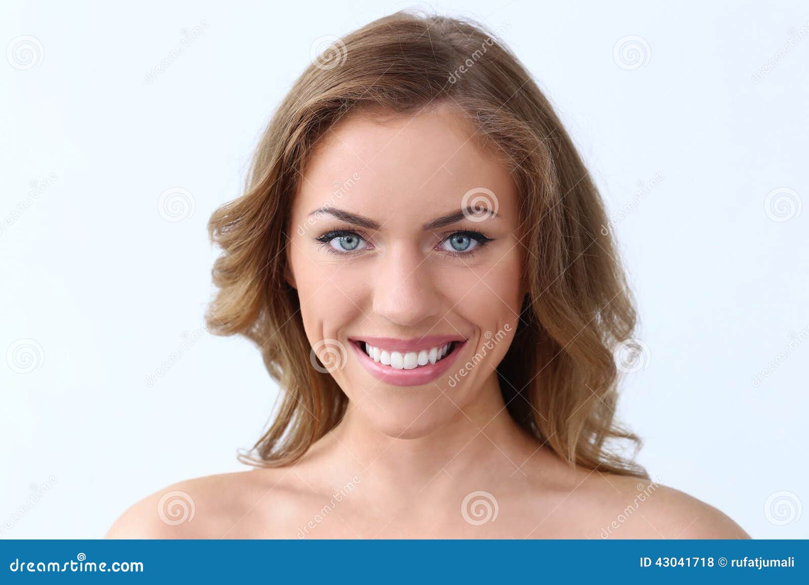 Belle Fille Avec Le Visage Mignon Photo stock - Image du maison, cheveu ...