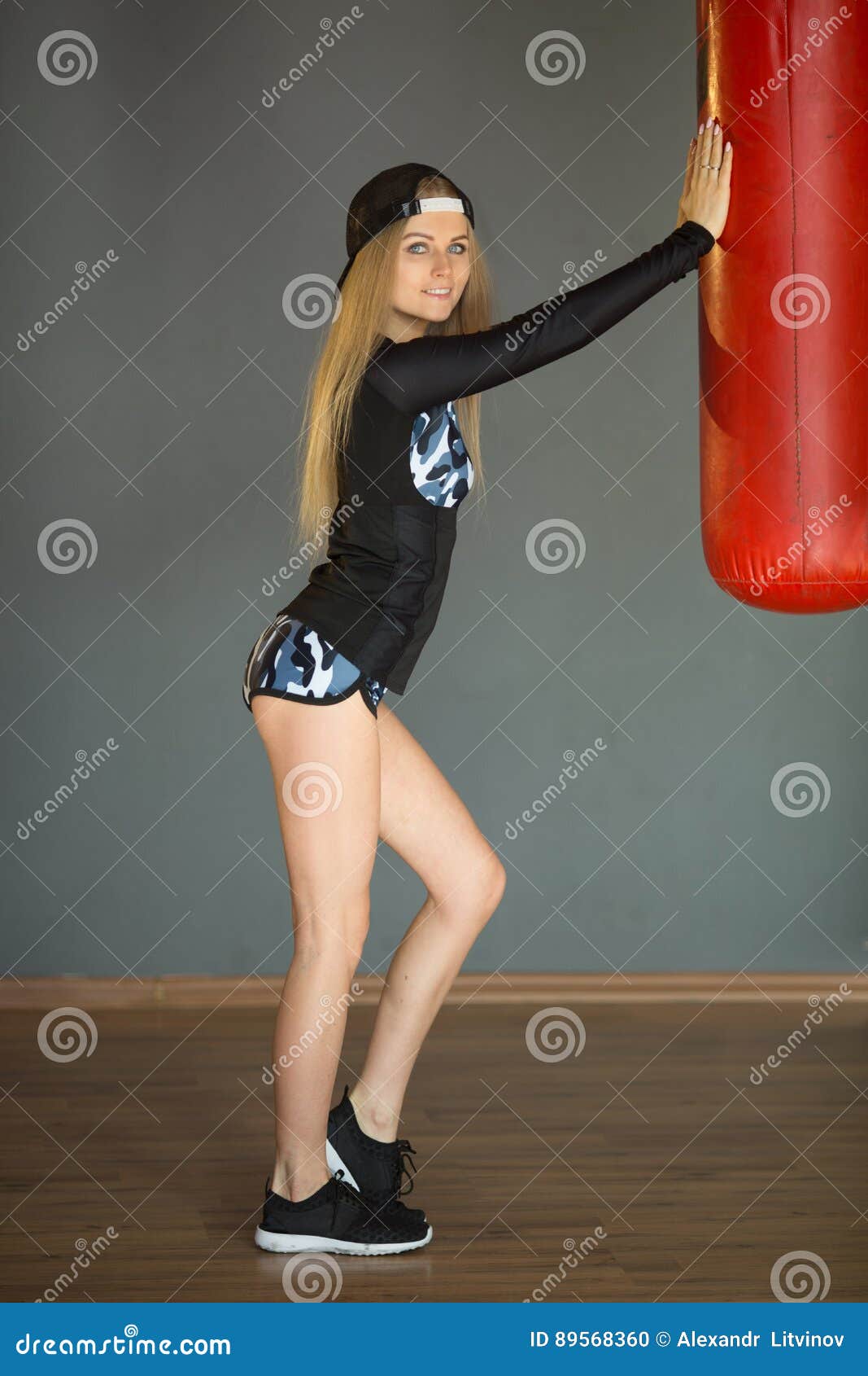 Belle fille bien faite photo stock. Image du santé, beau - 89568360