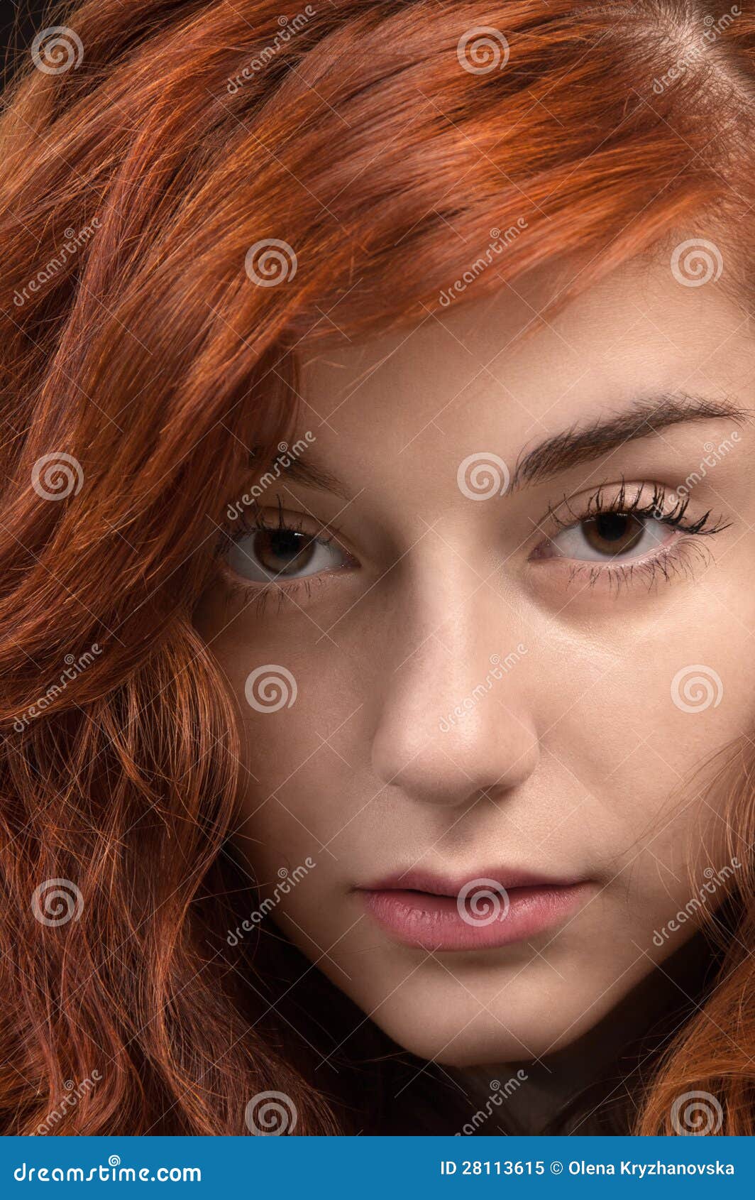 Belle Fille D'une Chevelure Rouge Image stock - Image du mignon ...