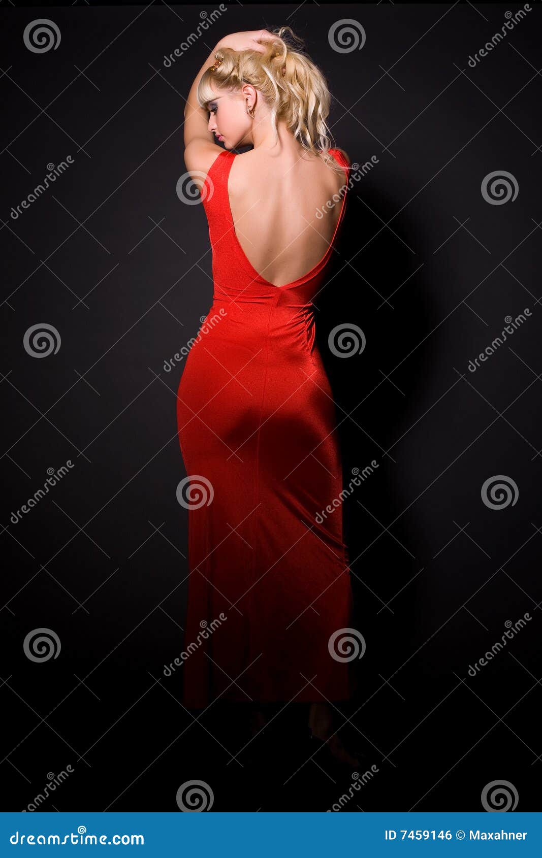 Belle Fille Dans La Robe Rouge Photo stock - Image du chiffre, robe ...