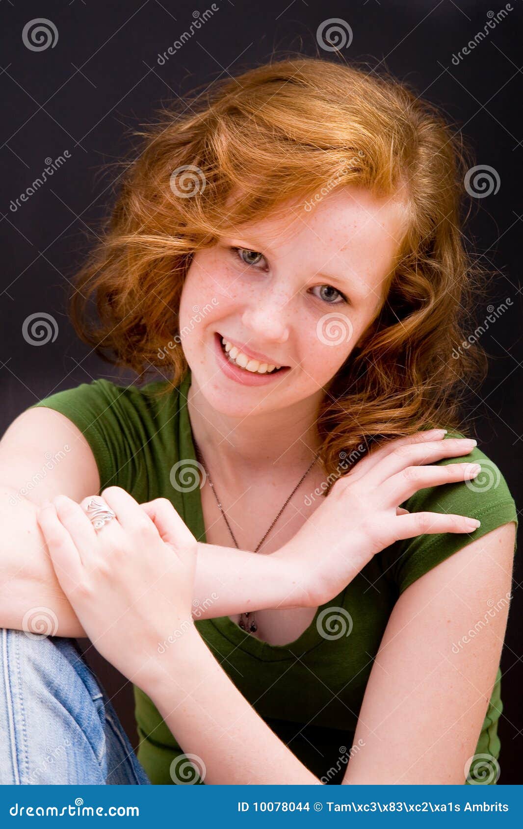 Belle Fille De Ladolescence Couverte De Taches De Rousseur Photo Stock