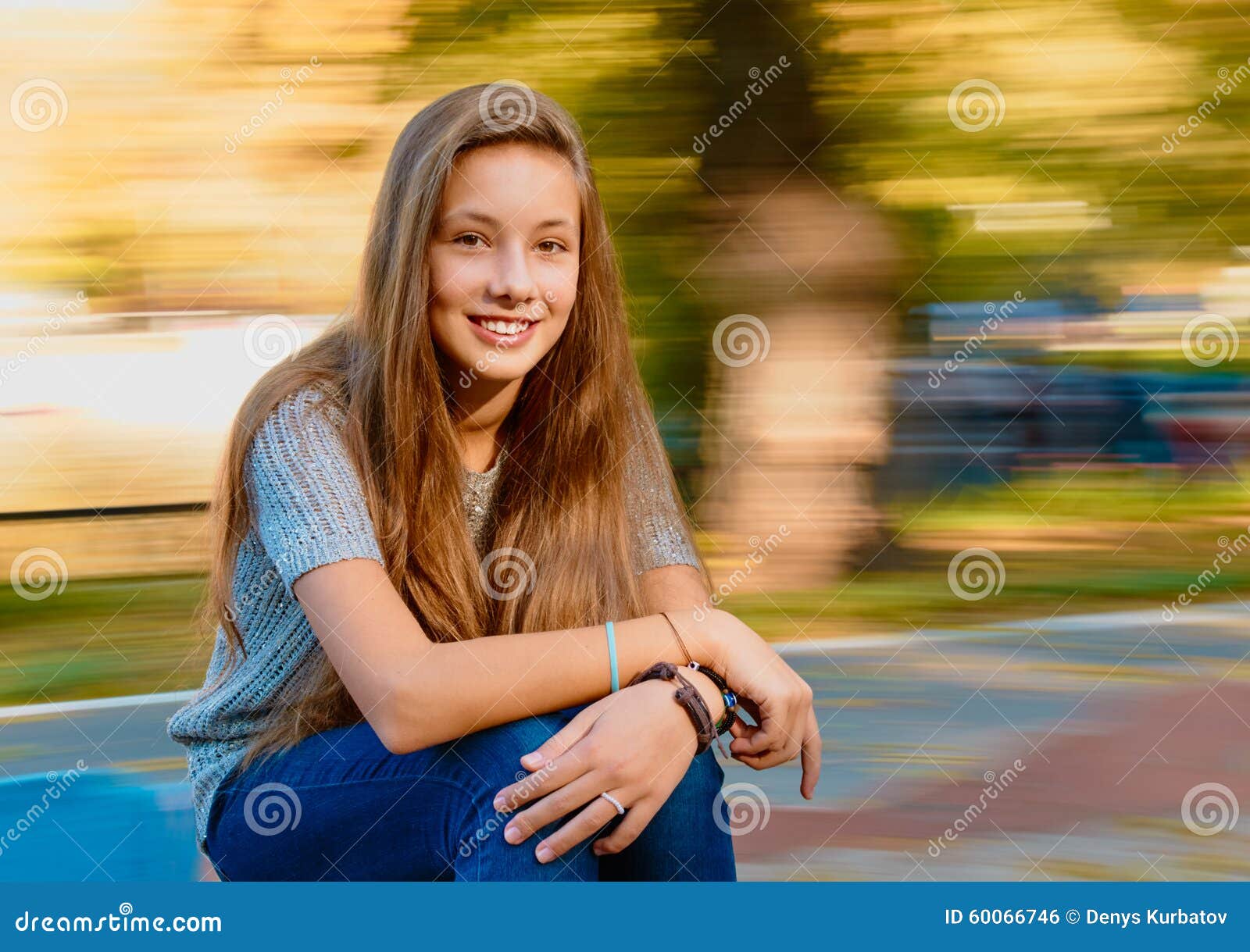 Belle Fille De Ladolescence En Automne Photo Stock Image Du