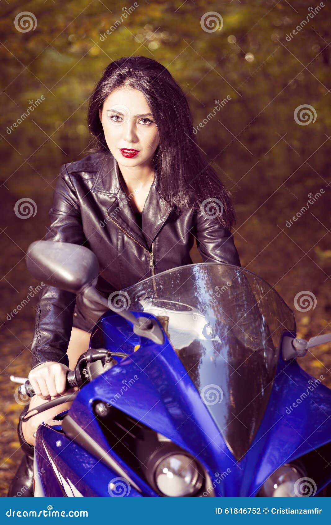 Belle Fille De Motard Sur Une Moto Photo Stock Image Du Loisirs