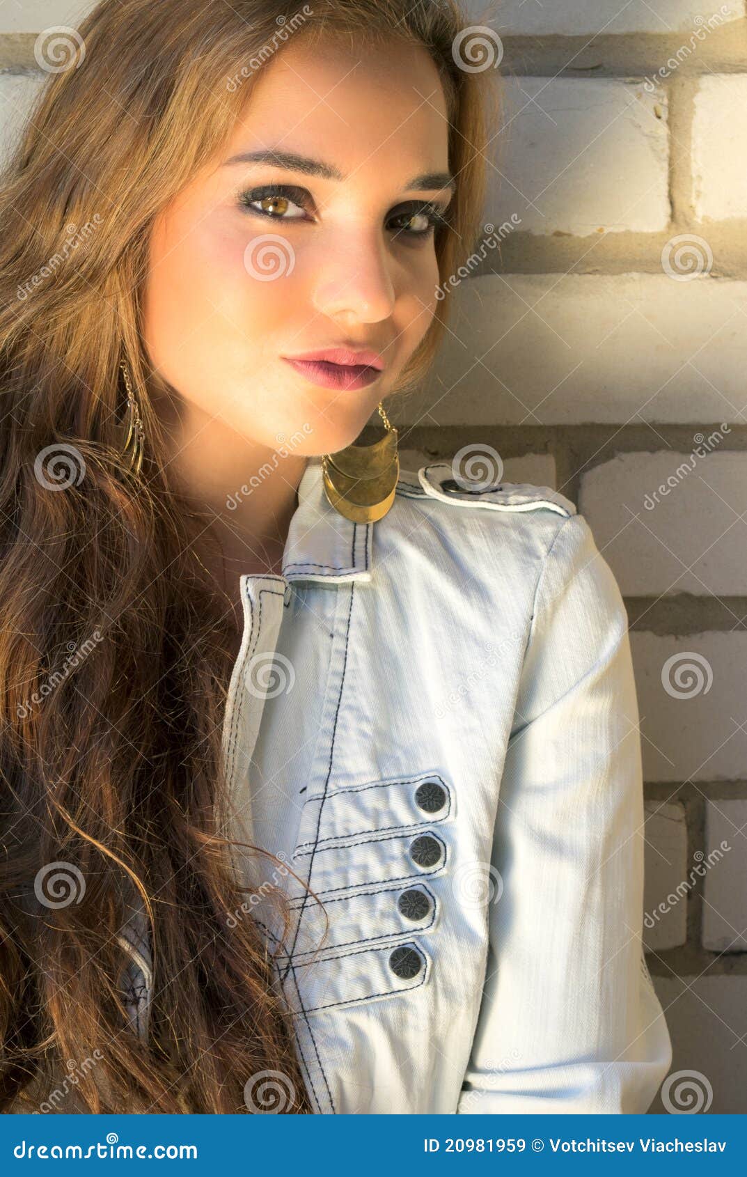 Belle Fille De Verticale Image Stock Image Du Regarder 20981959
