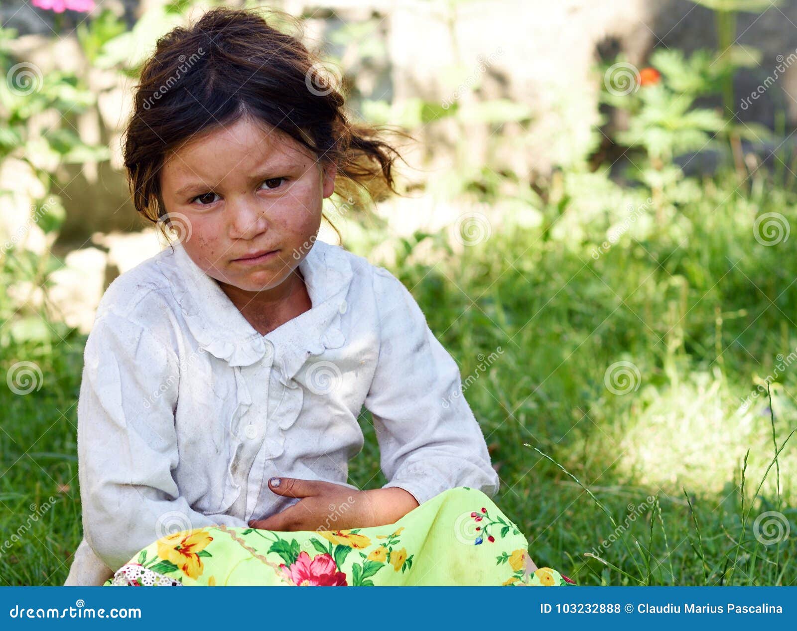 Belle Fille Gitane De Roumanie Photo stock éditorial - Image du gens ...