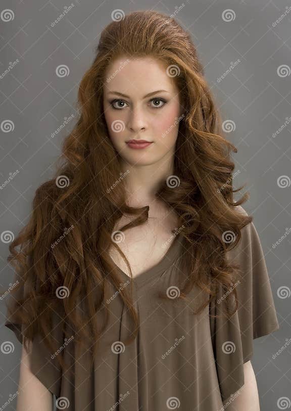 Belle fille rousse image stock. Image du modèle, normal - 15545603