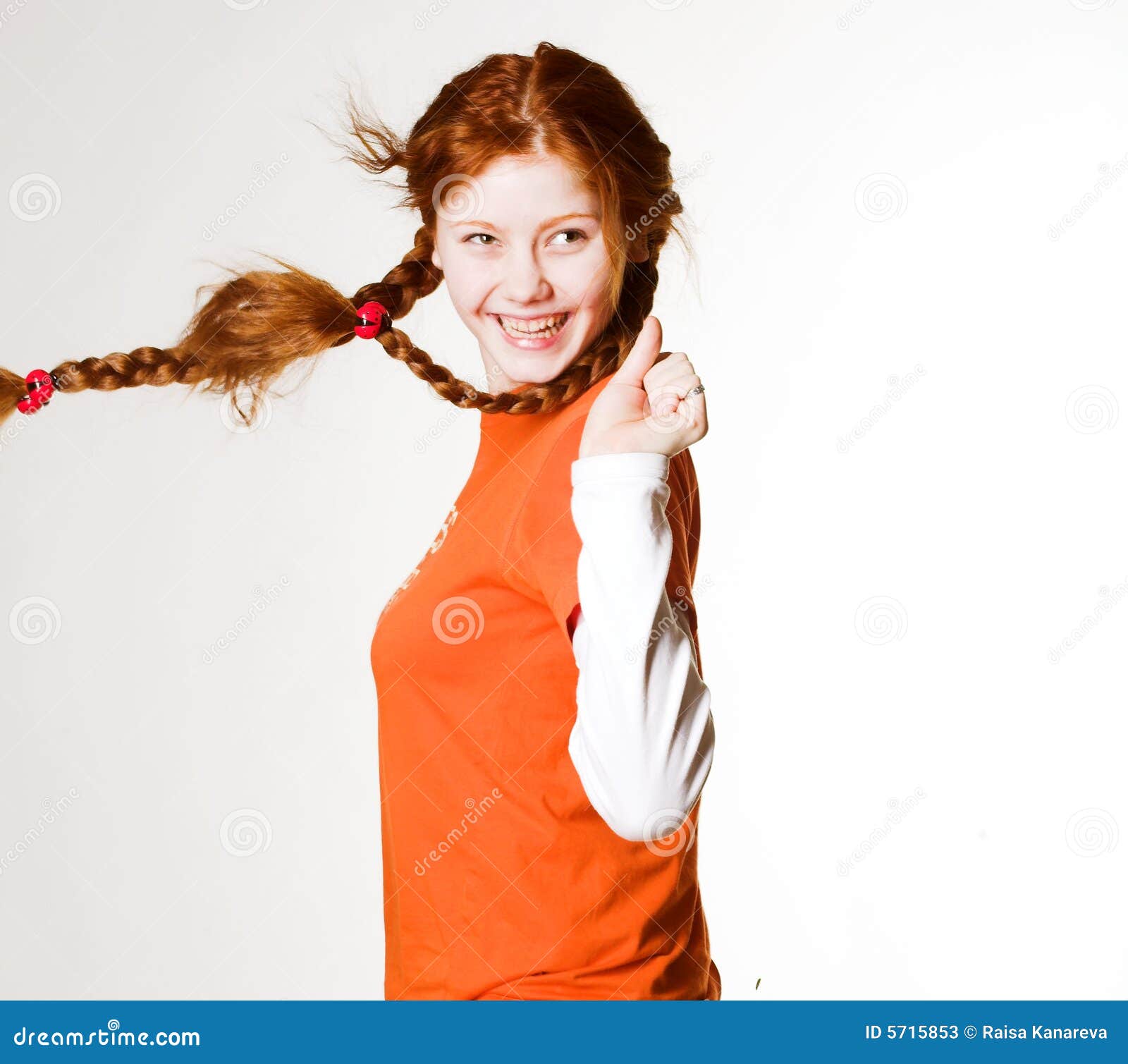 Belle fille rousse image stock. Image du personne, brancher - 5715853