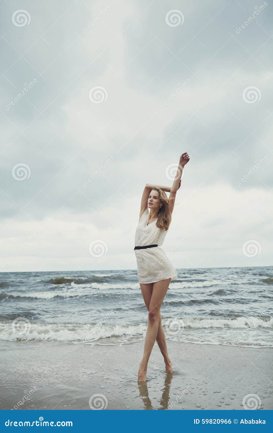 Belle Fille Sensuelle En Portrait De Leau Photo Stock Image Du Robe