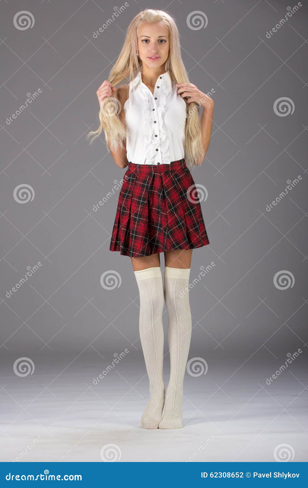 Belle Fille Sexy Dans La Jupe Courte Checkered Photo Stock Image Du