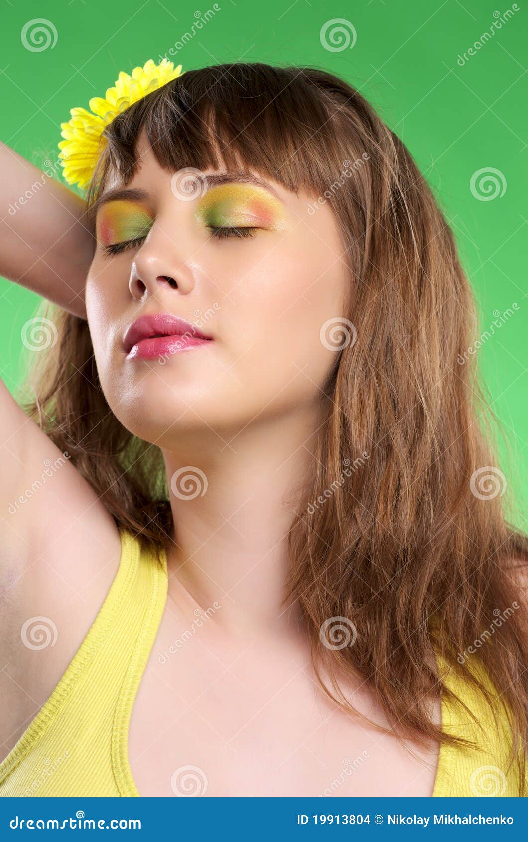 Belle jeune femelle photo stock. Image du tête, regarder - 19913804